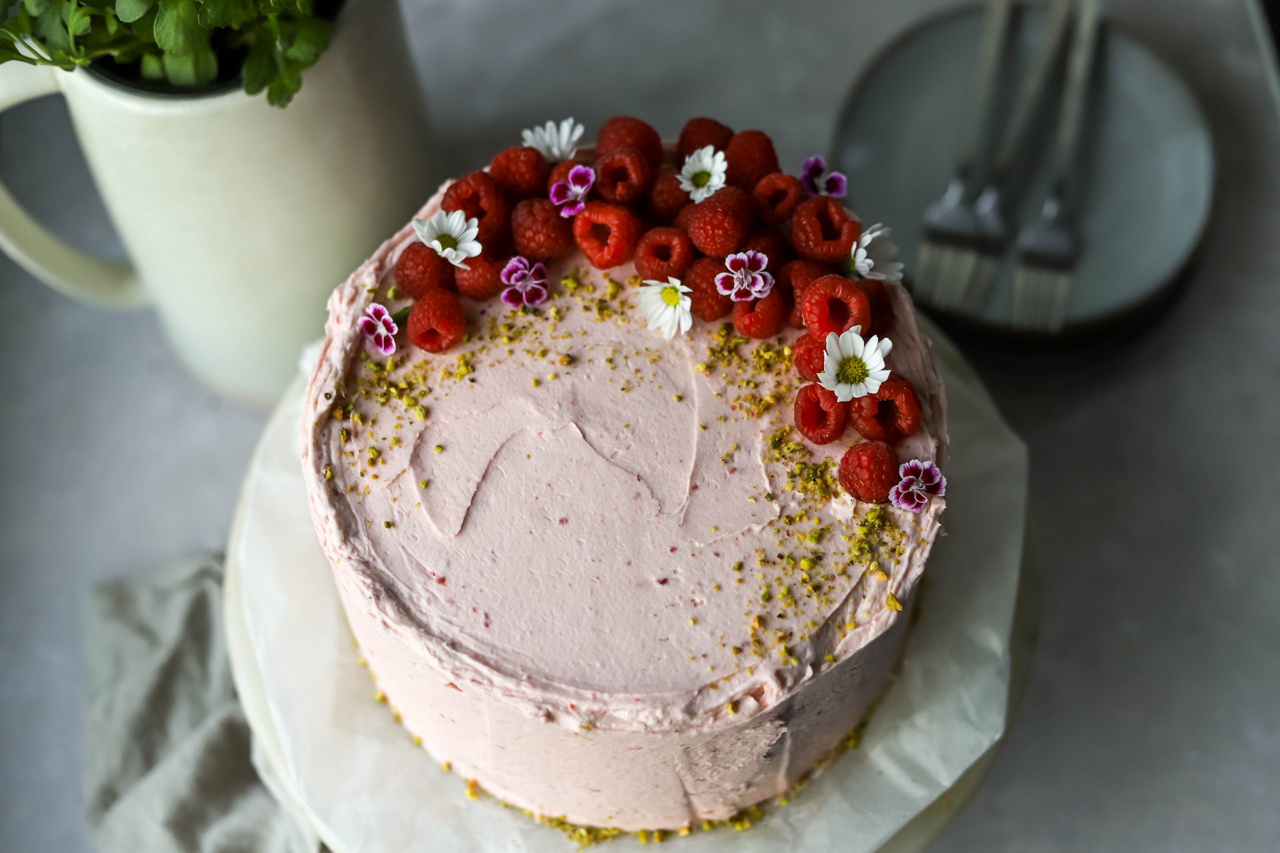 Raspberry Pistachio Cake Recipe | Kerrygold South Africa